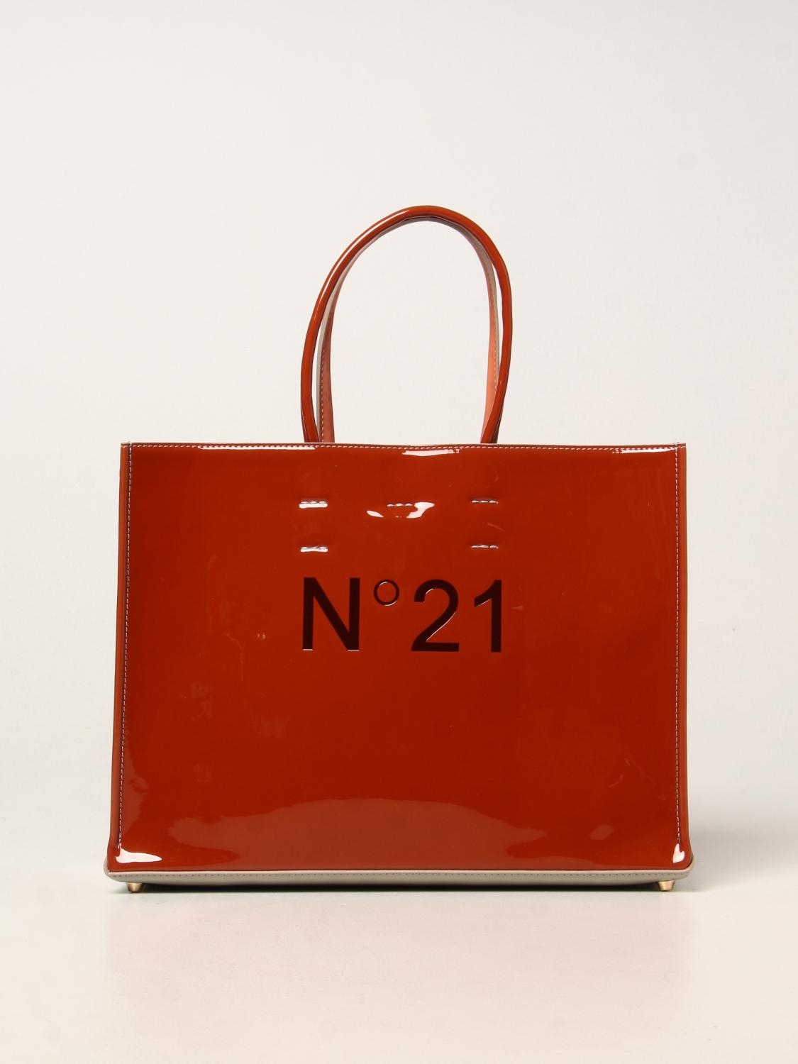 N° 21: N ° 21 bag in synthetic patent leather - Hazel | N° 21 tote bags ...